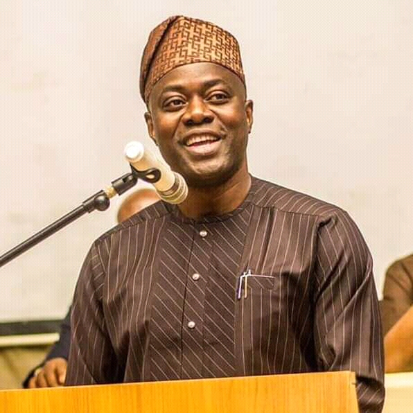 Governor Makinde swears-in 32 newly-elected local government chairmen ...