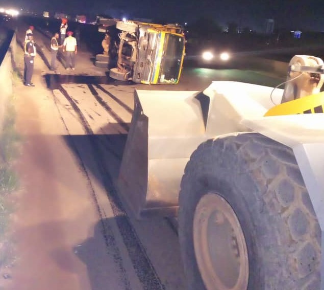 Truck crushes student, tricycle rider to death in Ibadan - PENPUSHING