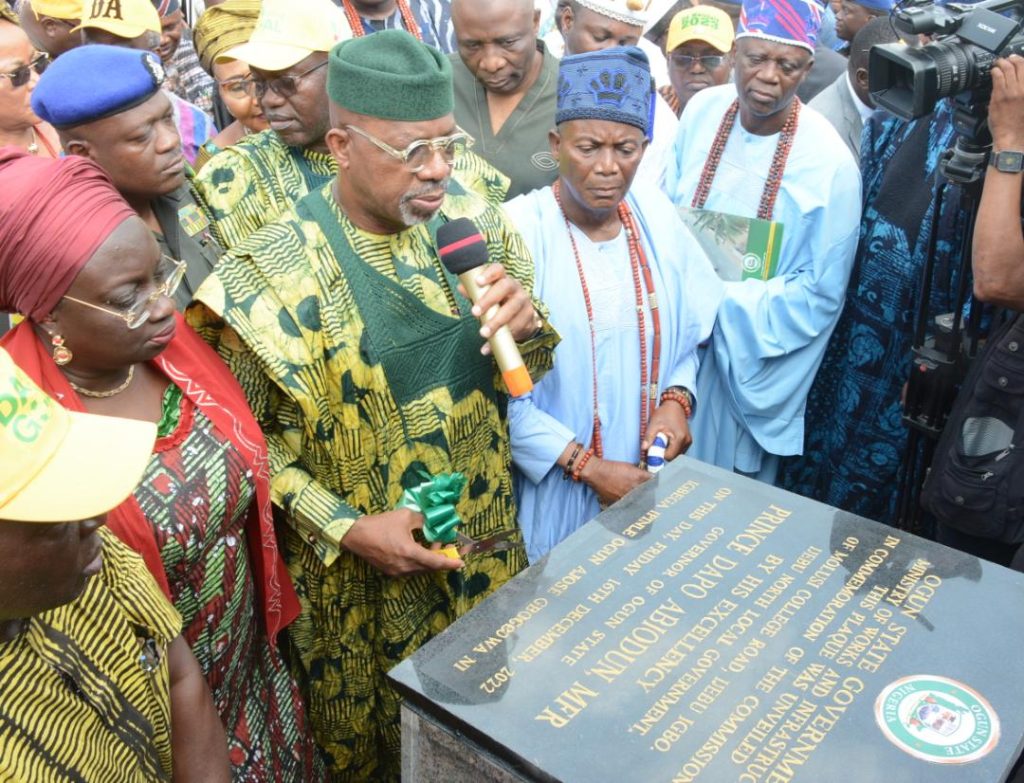 Governor Abiodun commissions 4.5km Molusi College Road, promises solar ...
