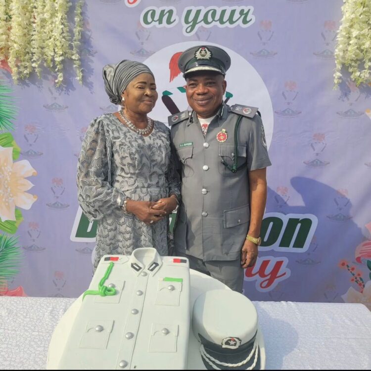62-year-old Salawa Abeni, Waka Queen unveils new husband - PENPUSHING