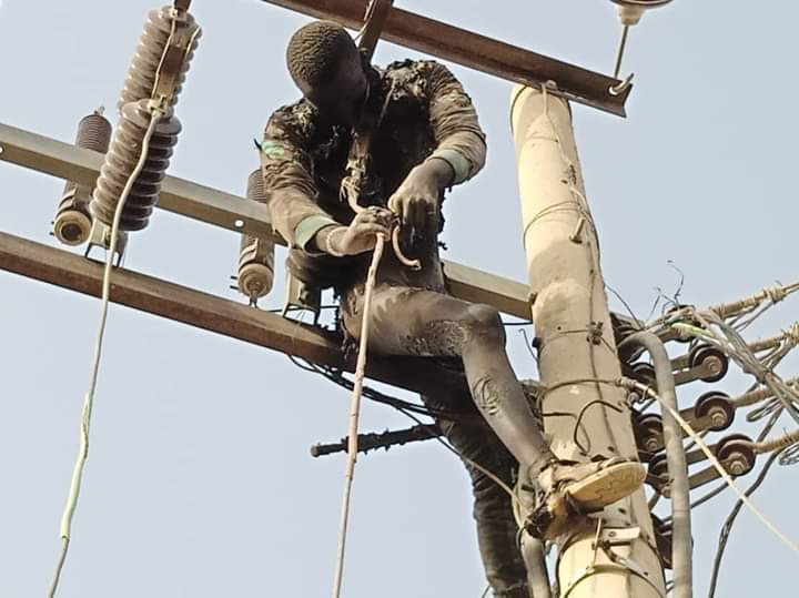 19-year-old suspected transformer vandal electrocuted in Enugu - PENPUSHING