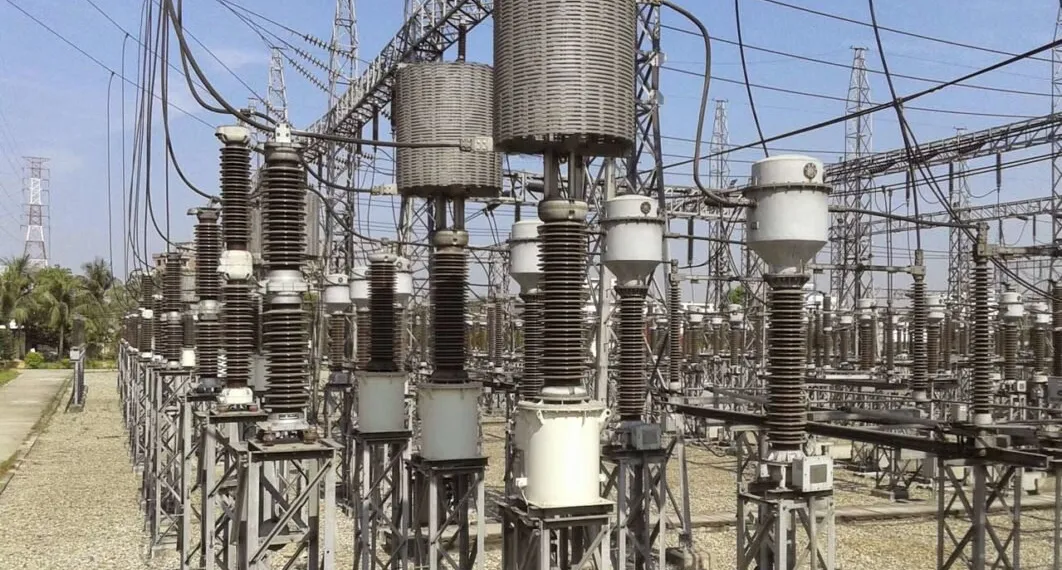 Again, Nigeria suffers power outage as electricity grid collapses ...